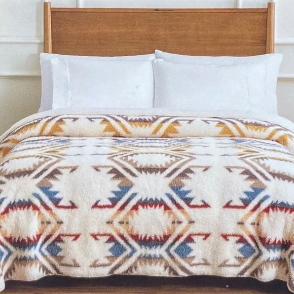 Pendleton | Bedding | Pendleton Home Collection Fleece Sherpa Co | Poshmark